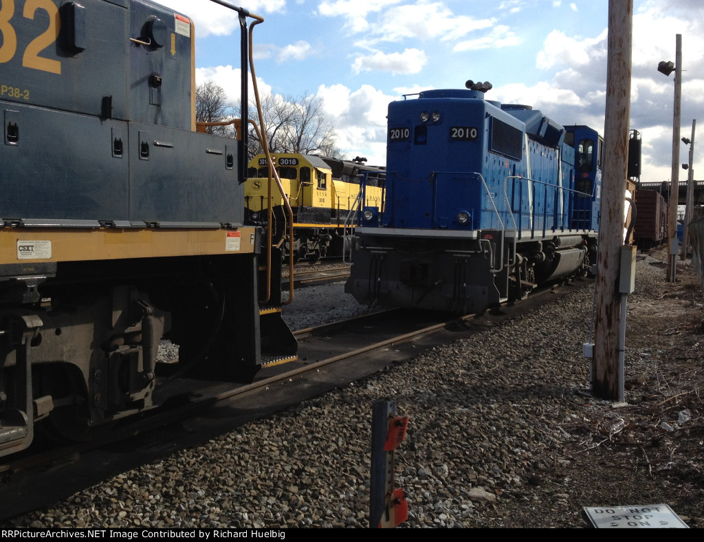 CSX 2732, NYSW 3018, And CEFX 2010 In Ridgefield Park, NJ
